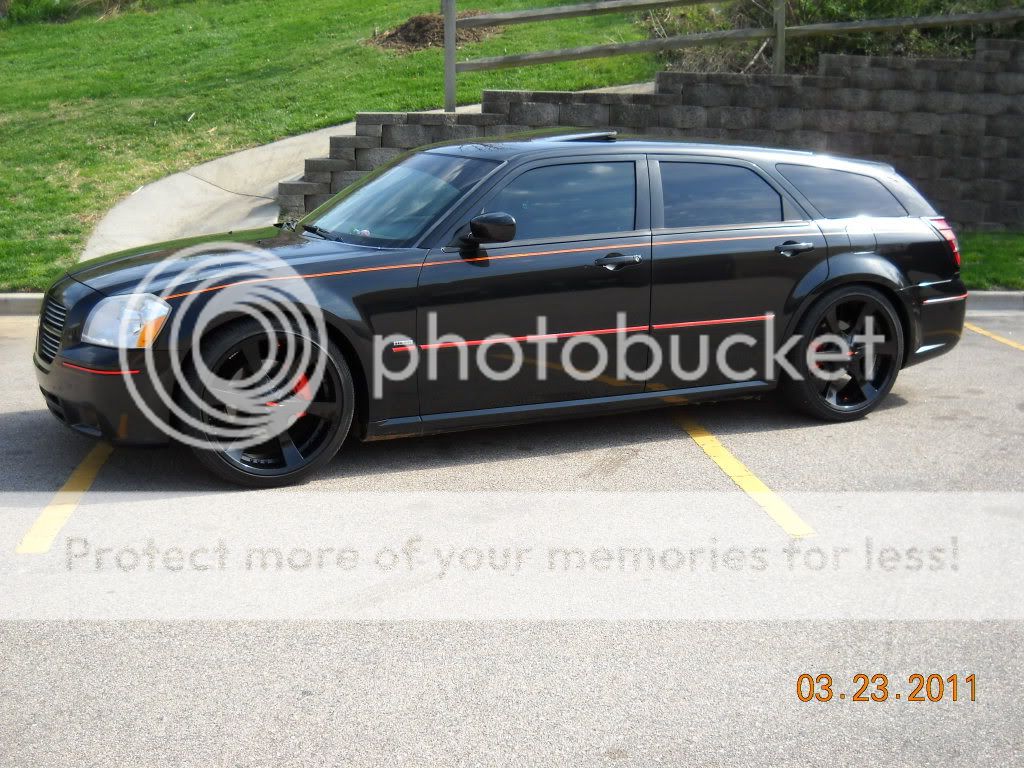 midnight blue magnum with rims chrome or black? | Custom Dodge Magnum ...